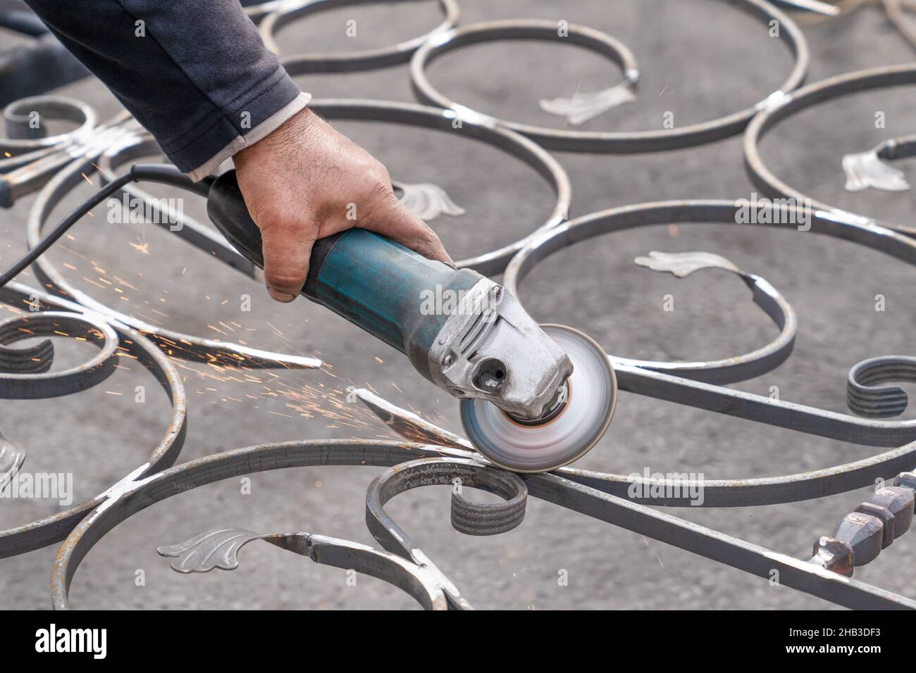 Angle grinder man hi-res stock photography and images - Alamy