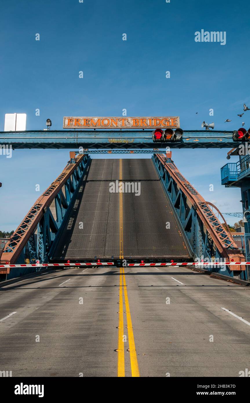 Double leaf gates hi-res stock photography and images - Alamy