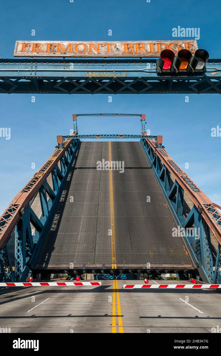 Double leaf gates hi-res stock photography and images - Alamy