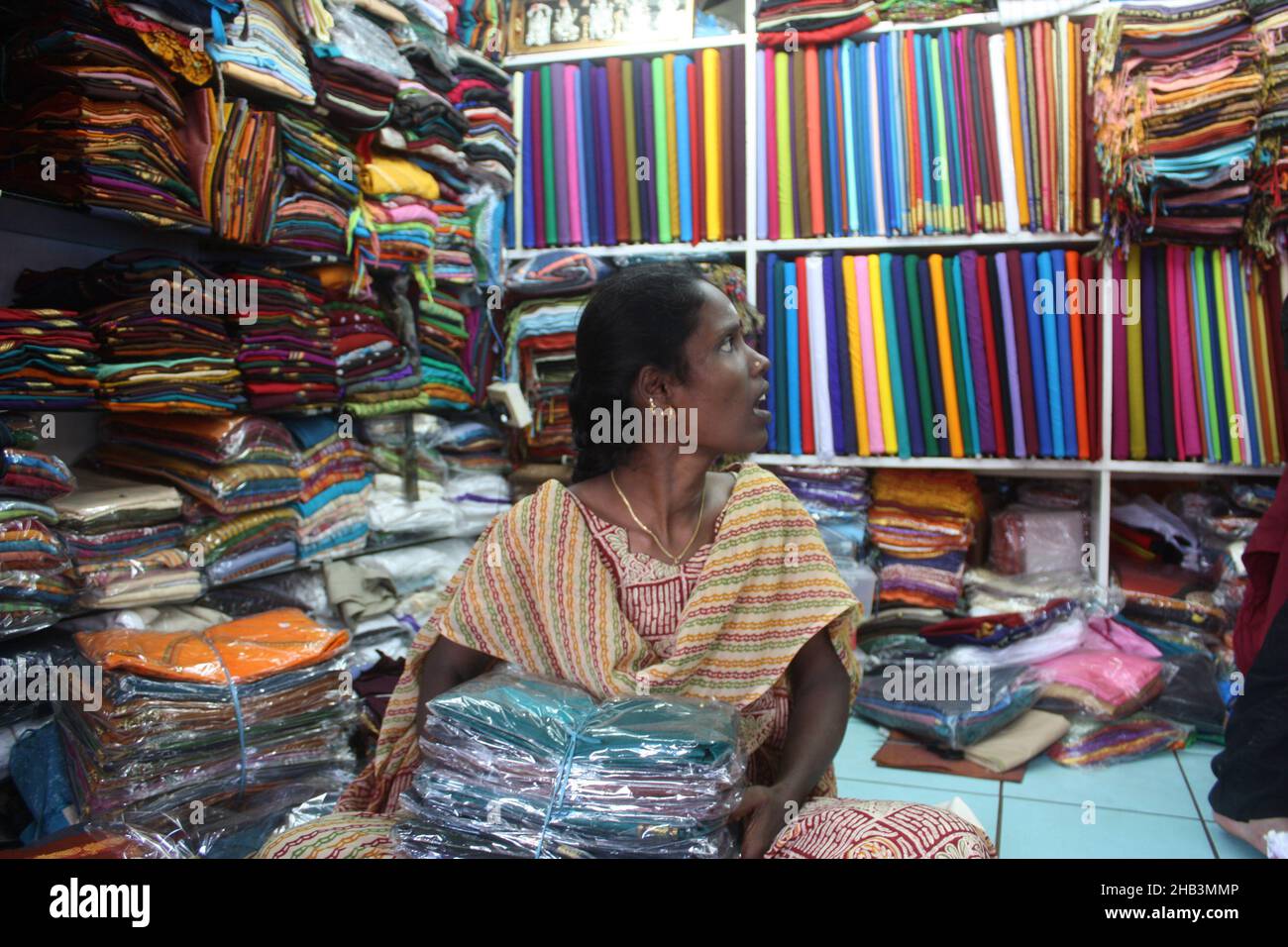 Indian cloth market hi-res stock photography and images - Alamy