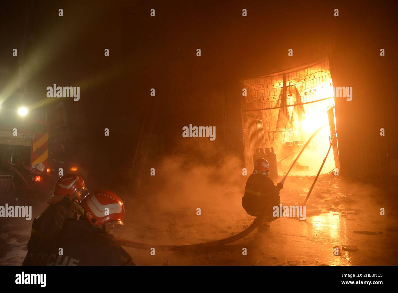 Lahore, Punjab, Pakistan. 15th Dec, 2021. Pakistani rescue 1122 ...