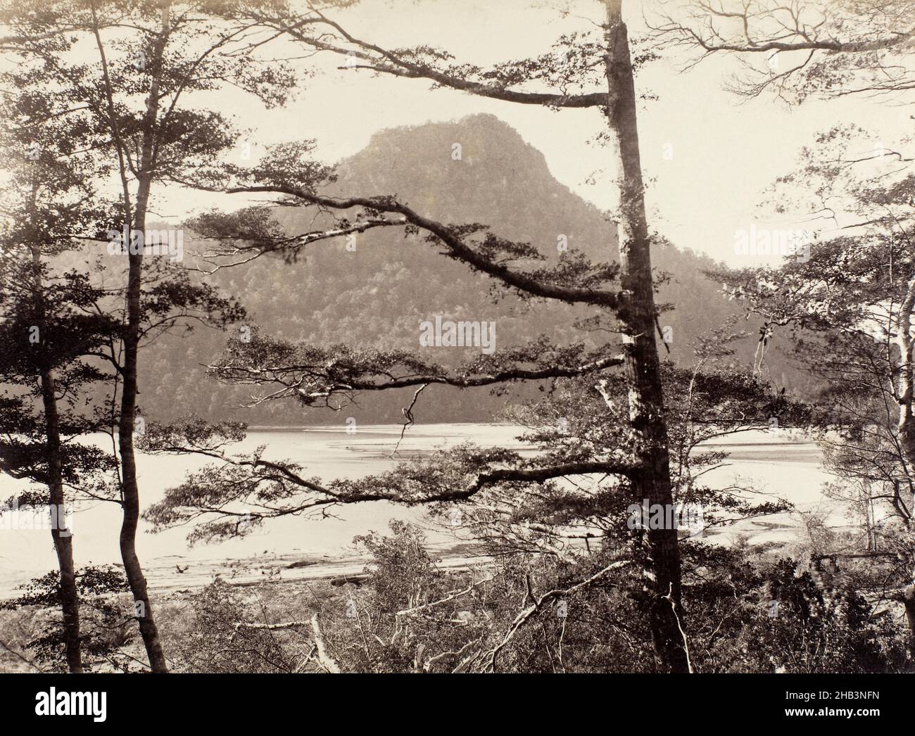 Lake manapouri the monument an hi-res stock photography and images - Alamy