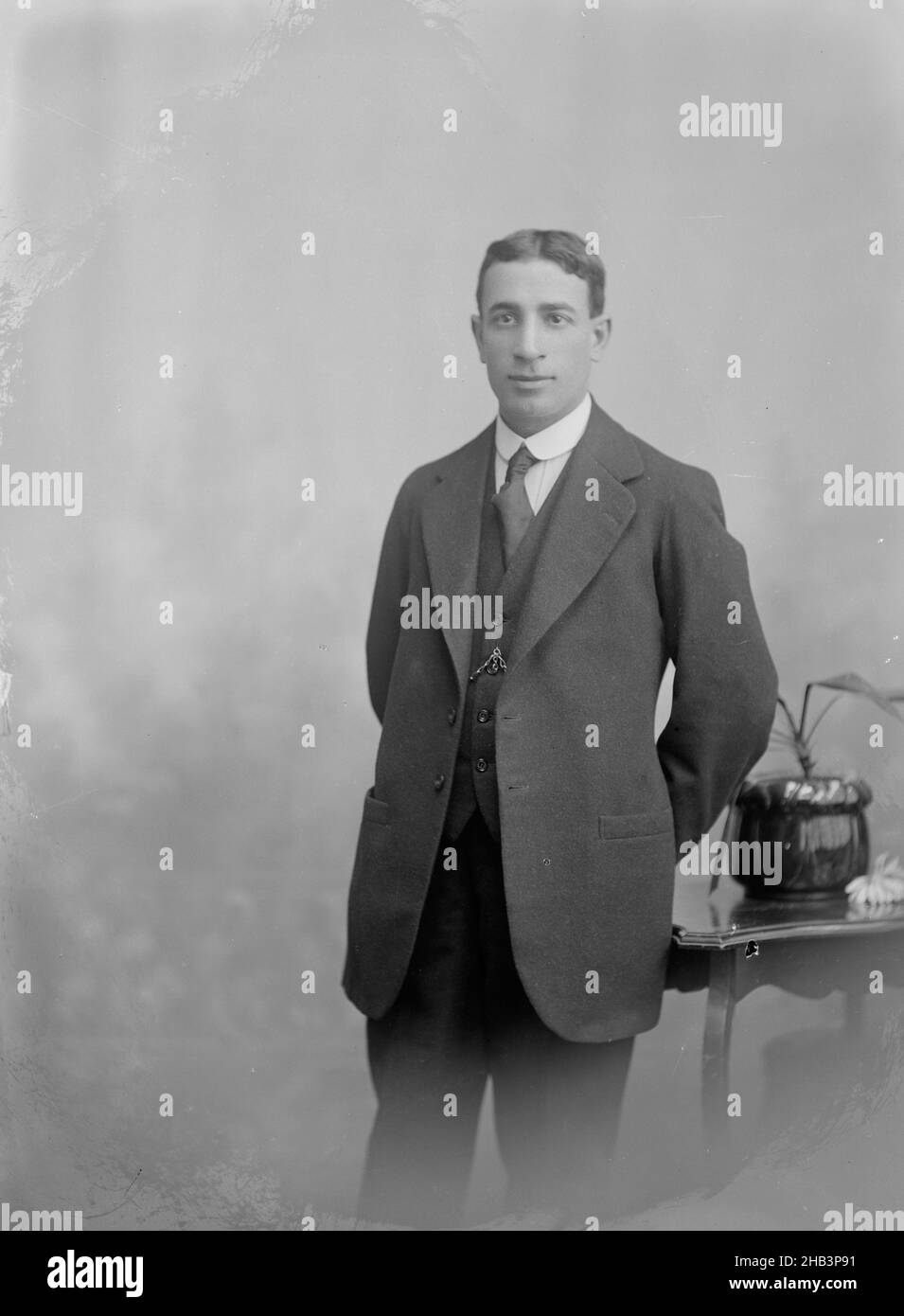 Earlson 6 Square, Berry & Co, circa 1920, Wellington Stock Photo - Alamy