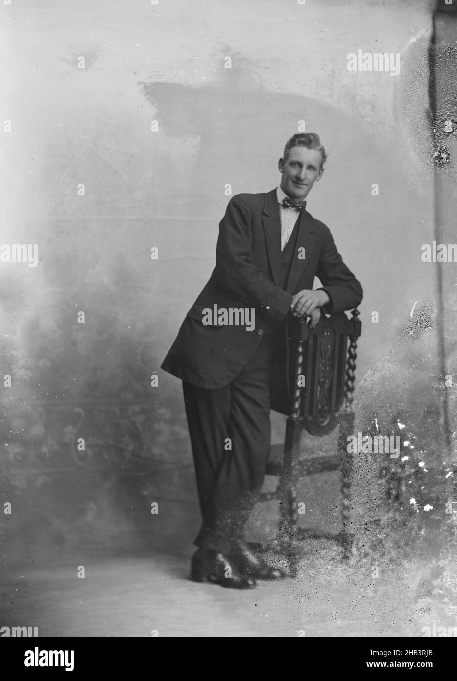 Man, Berry & Co, photography studio, circa 1920, Wellington Stock Photo ...