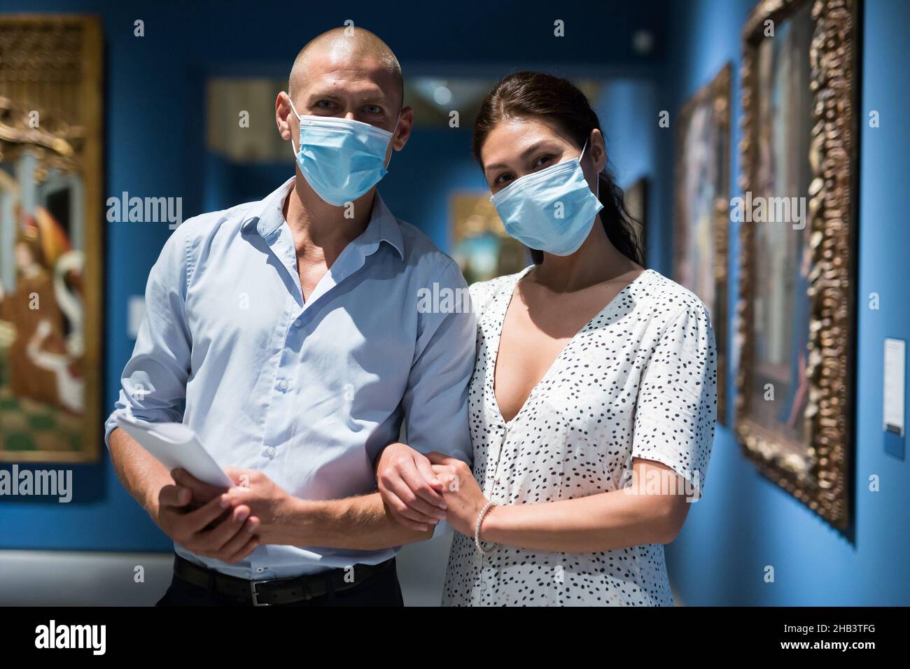 Couple at exhibition in museum Stock Photo - Alamy