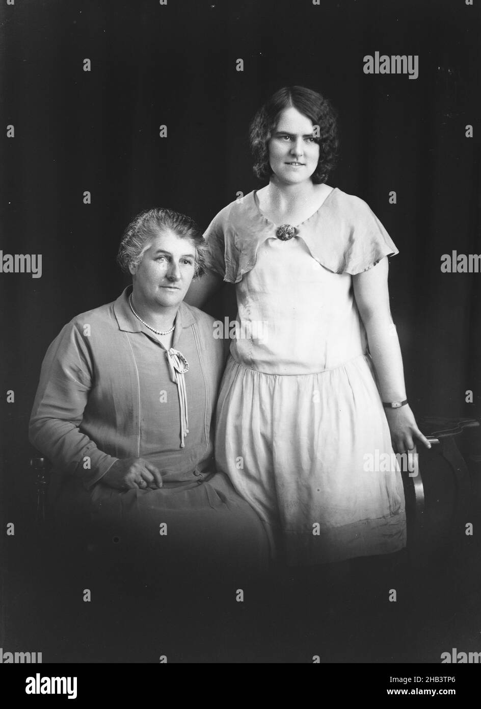 Mrs Howell 6x8 coupon, Berry & Co, photography studio, circa 1920 ...