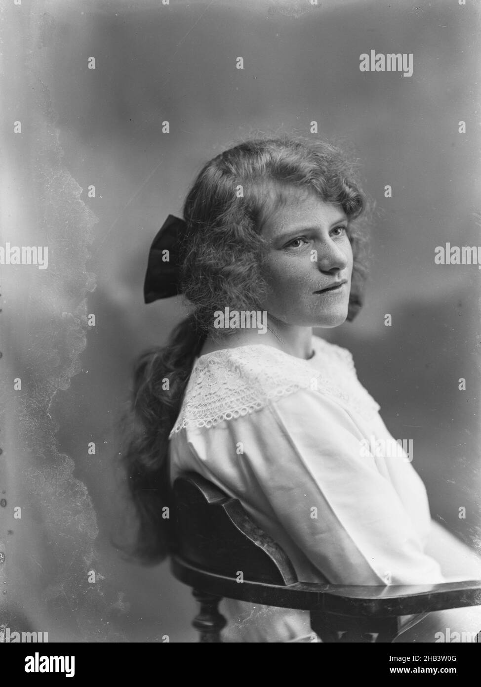 Girl, Berry & Co, photography studio, 1897-1915, Wellington Stock Photo ...