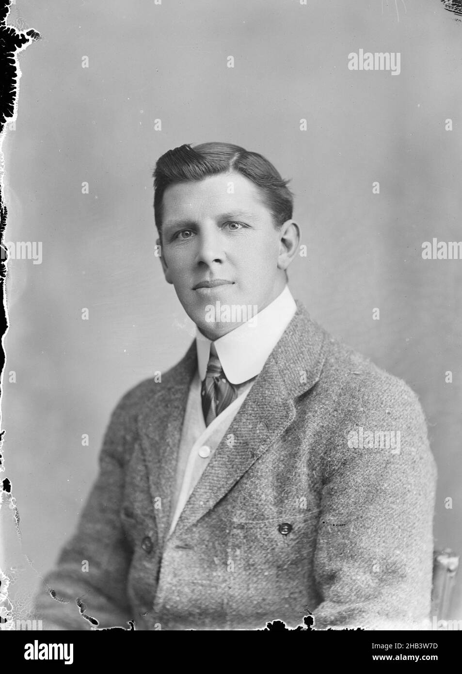 Portrait of an unidentified man, Berry & Co, circa 1920, Wellington ...