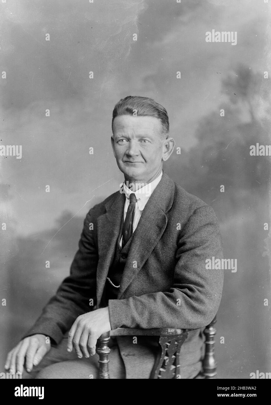 Man, Berry & Co, photography studio, circa 1920, Wellington Stock Photo ...