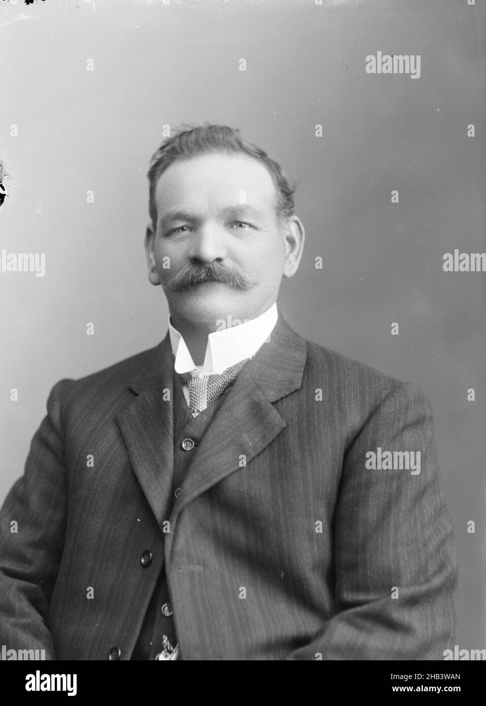 Man, Berry & Co, photography studio, circa 1920, Wellington Stock Photo ...