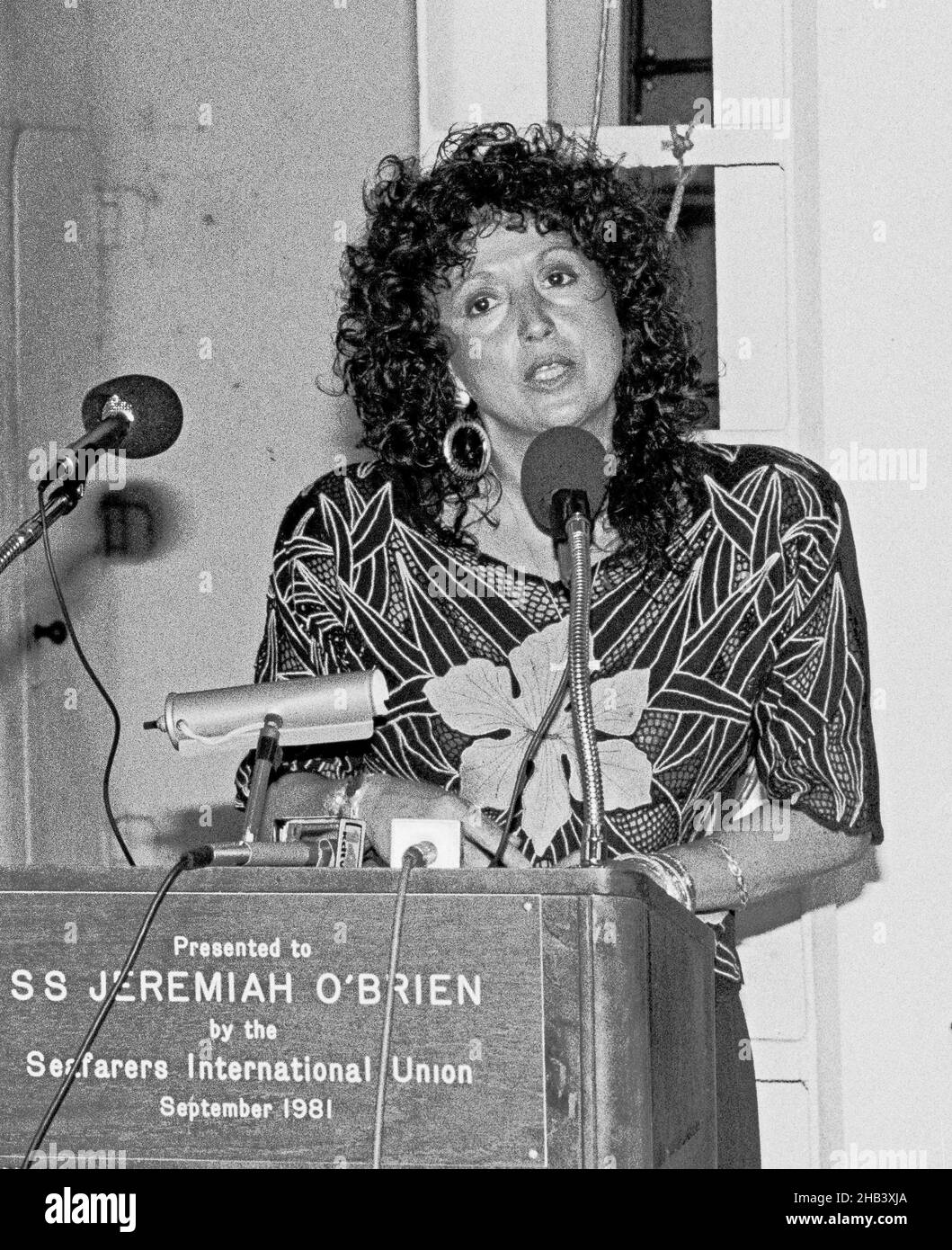 singer, Maria Muldaur, speaking at the Golden Gate Bridge 50th ...