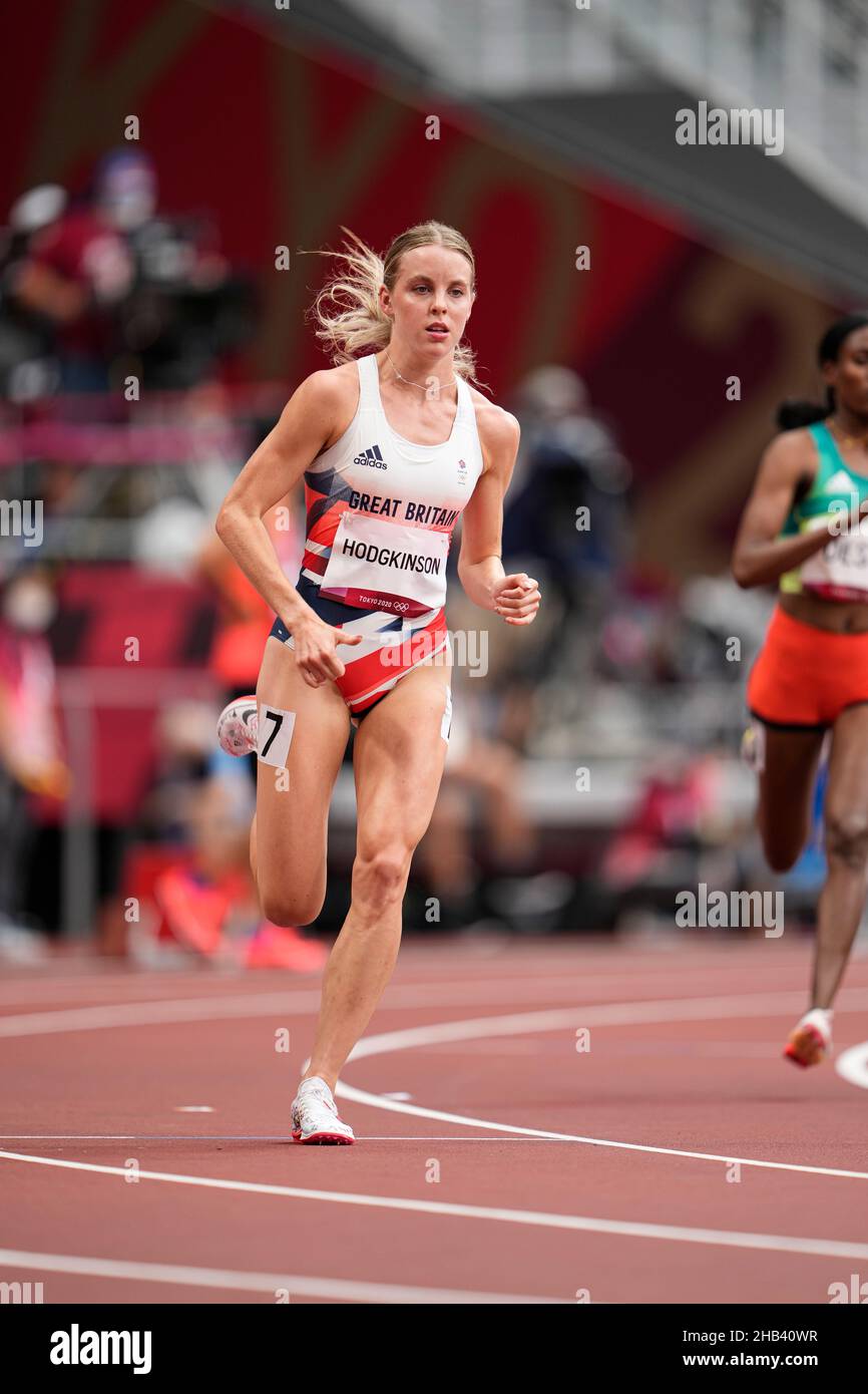 Keely Hodgkinson competing in the 800 meters of the 2020 Tokyo Olympics ...