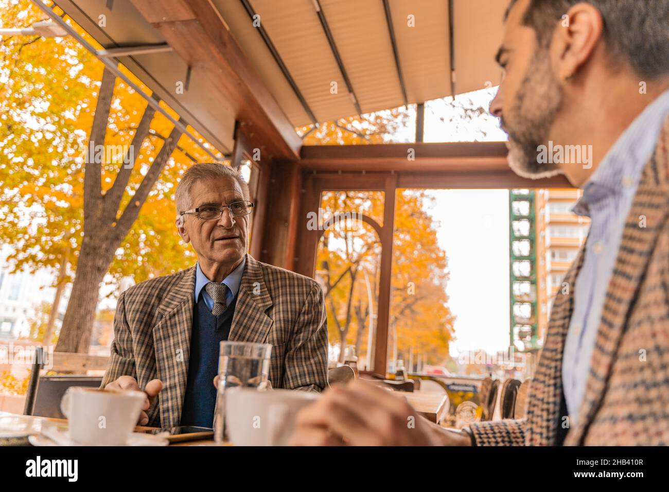 Old man conversation cafe elderly hi-res stock photography and images ...