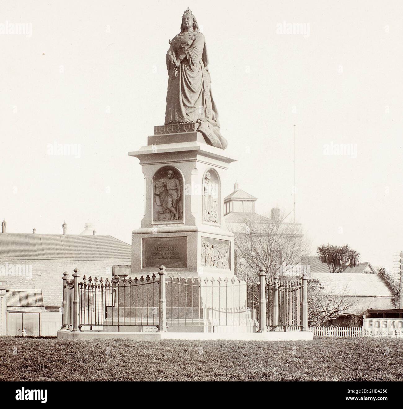 Dunedin queen victoria statue hi-res stock photography and images - Alamy