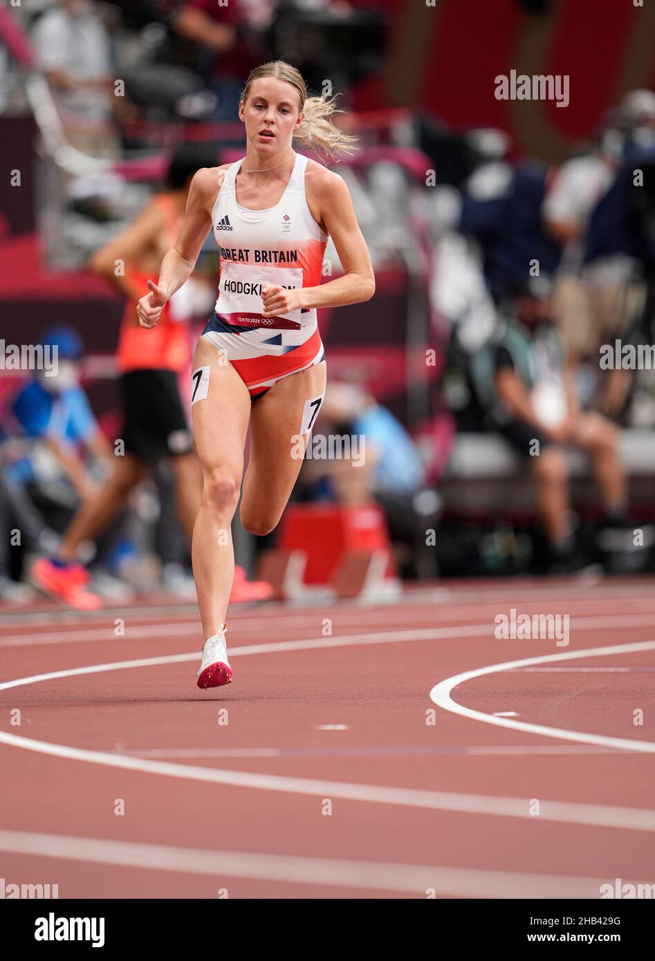 Keely Hodgkinson competing in the 800 meters of the 2020 Tokyo Olympics ...