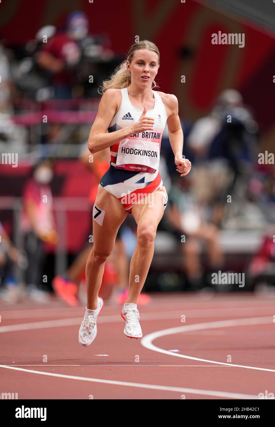 Keely Hodgkinson competing in the 800 meters of the 2020 Tokyo Olympics ...