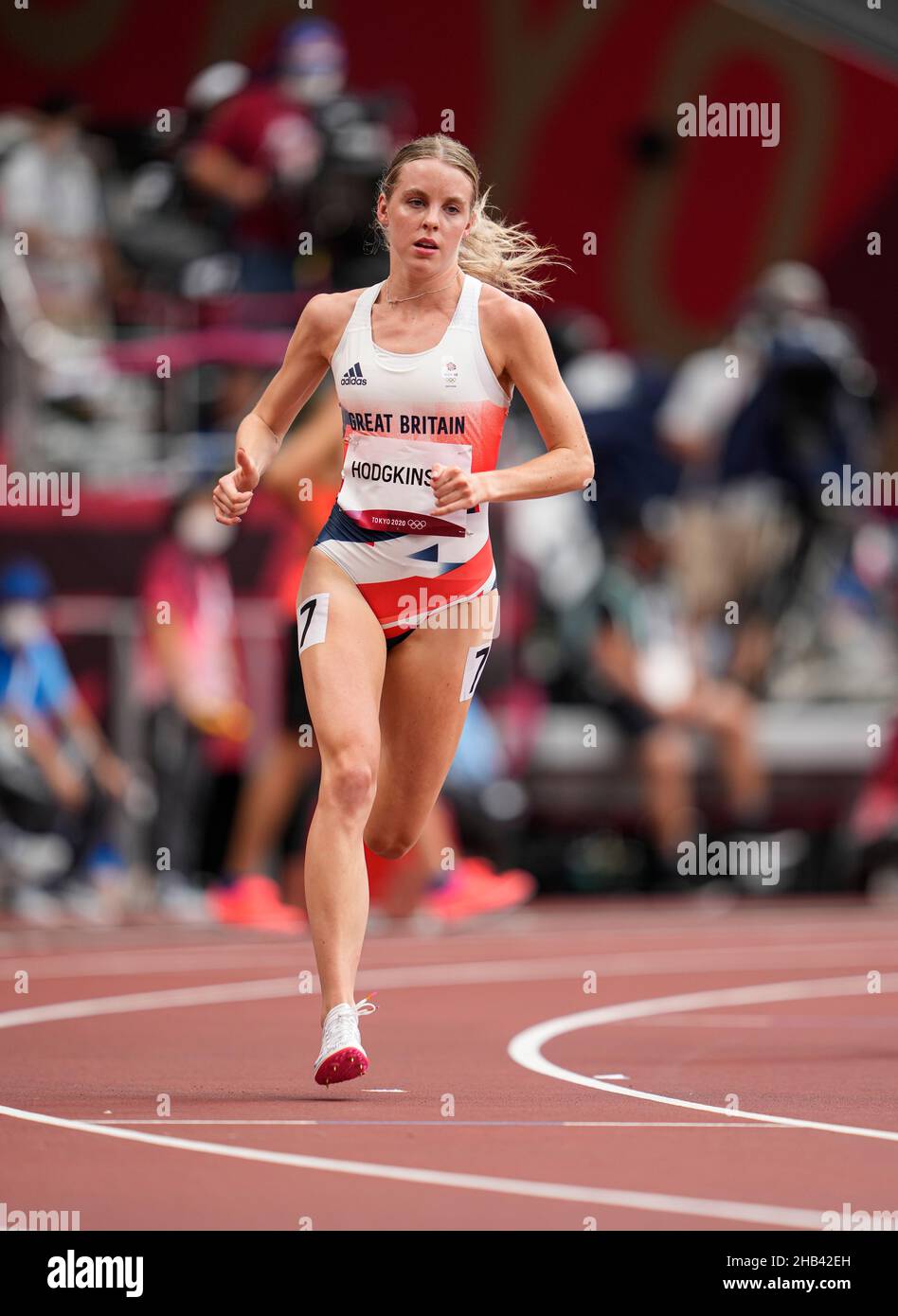 Keely Hodgkinson competing in the 800 meters of the 2020 Tokyo Olympics ...