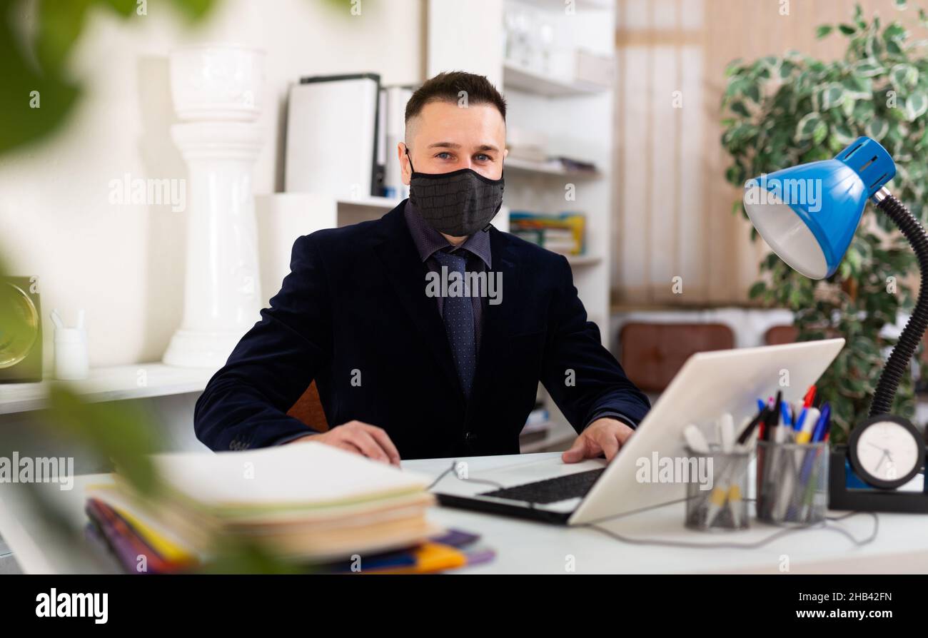 Businessman in mask at office workplace Stock Photo - Alamy