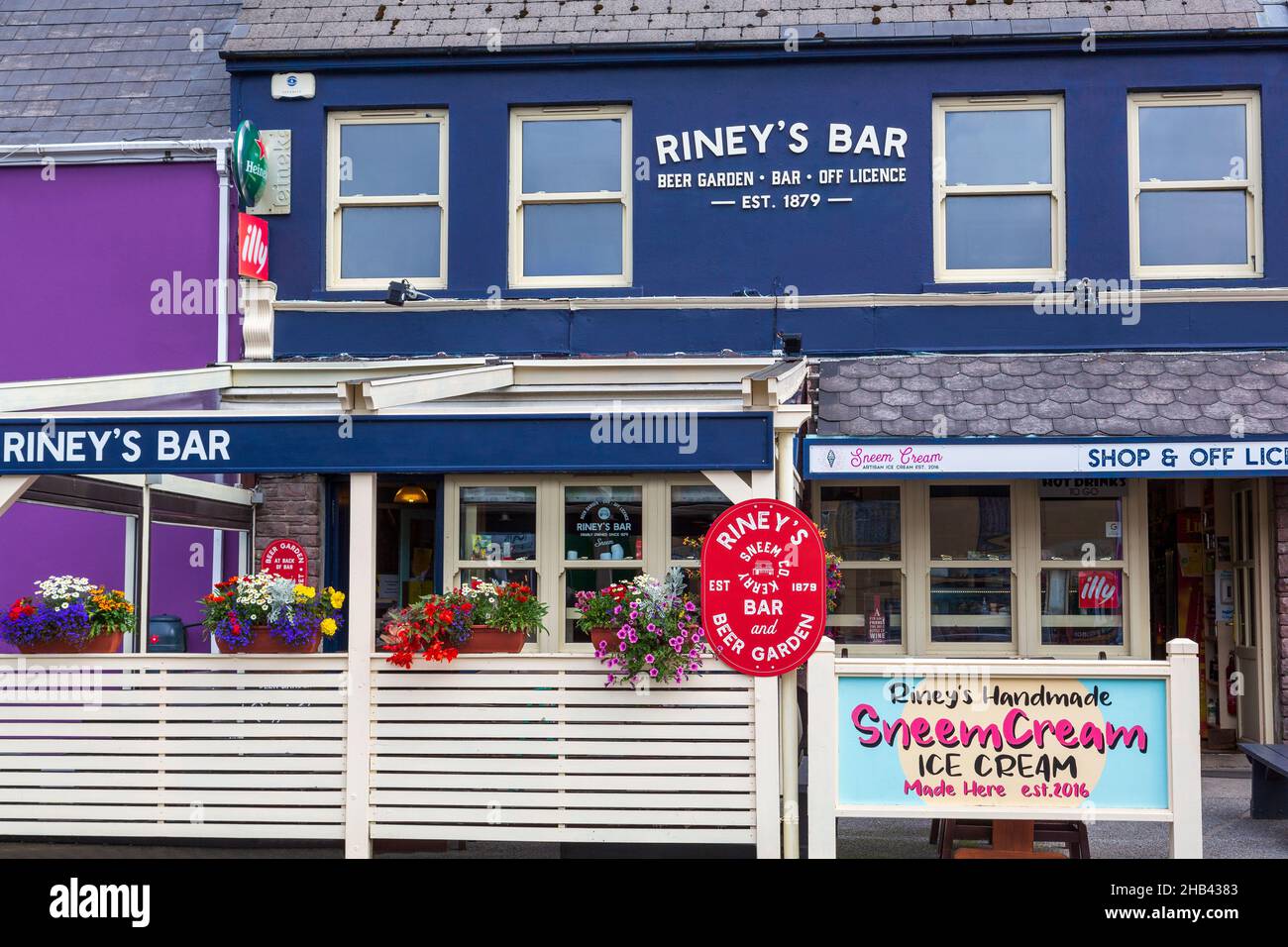 Rineys bar hi-res stock photography and images - Alamy