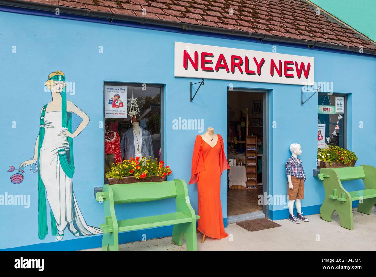 Second hand store hi-res stock photography and images - Alamy
