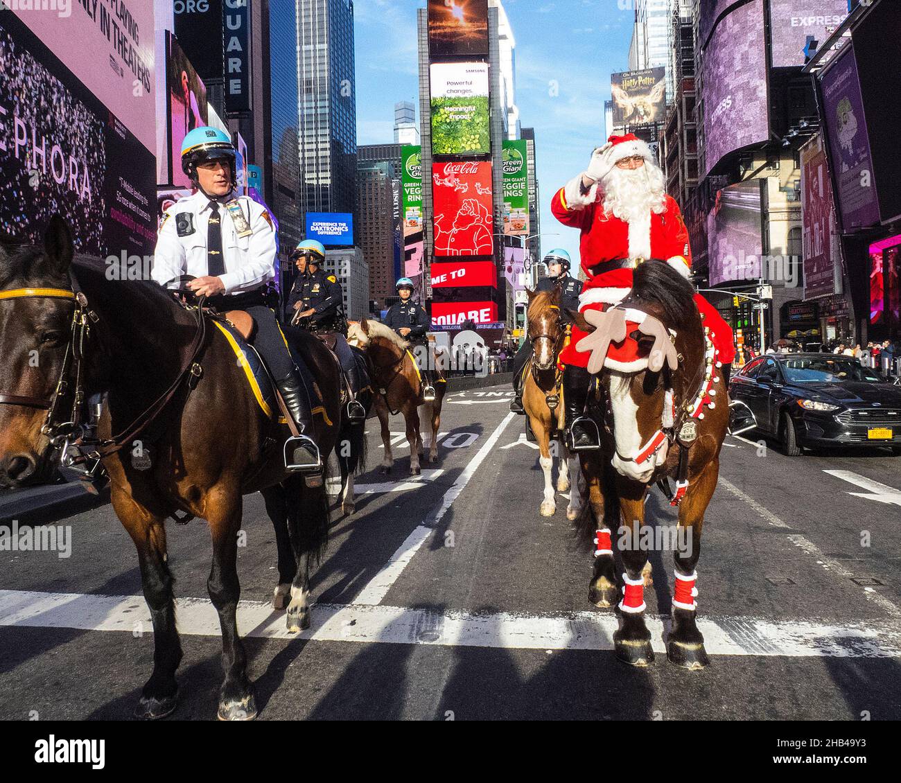 Santatimessquaredec16 hi-res stock photography and images - Alamy