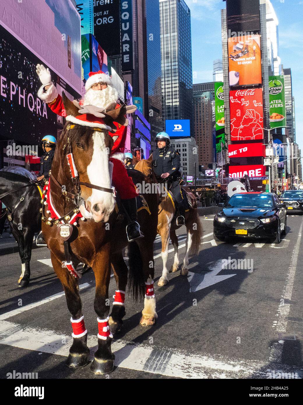Santatimessquaredec16 hi-res stock photography and images - Alamy