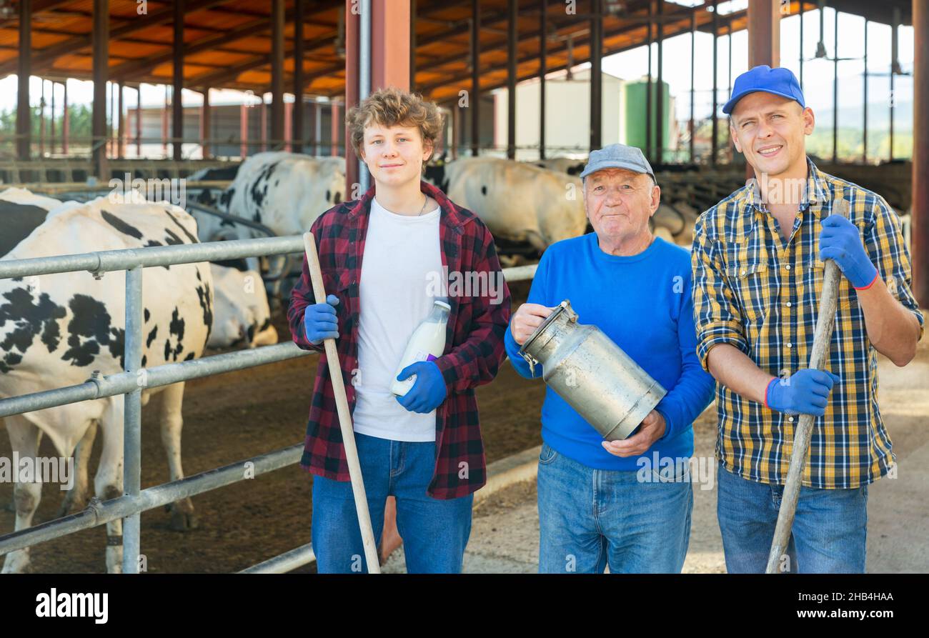 Group photo of farmers in cowhouse Stock Photo - Alamy