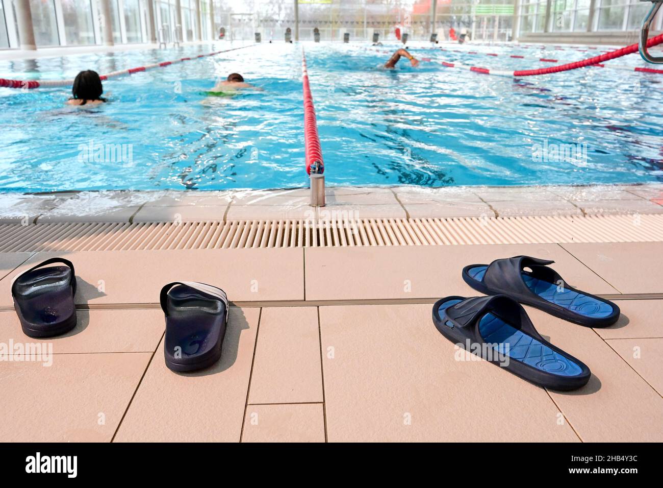 Stand swimming pools hi-res stock photography and images - Alamy