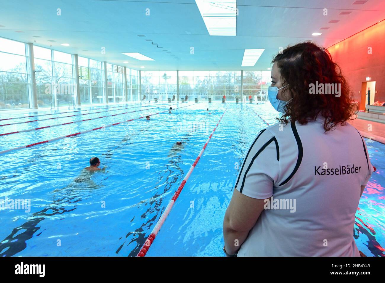 Kassel, Germany. 16th Dec, 2021. Ilka Anders, trainee pool attendant ...