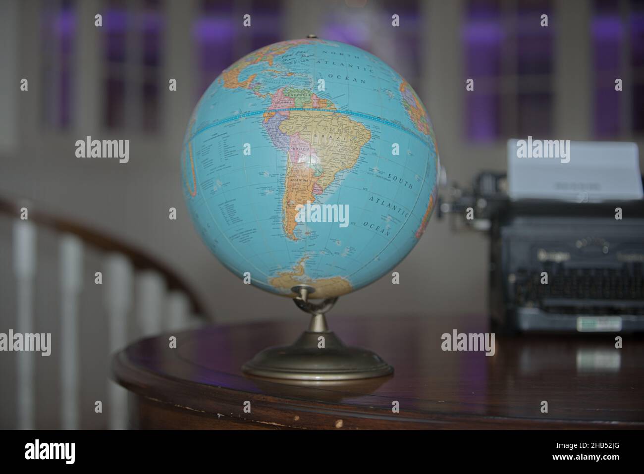 Hanging world map hi-res stock photography and images - Alamy