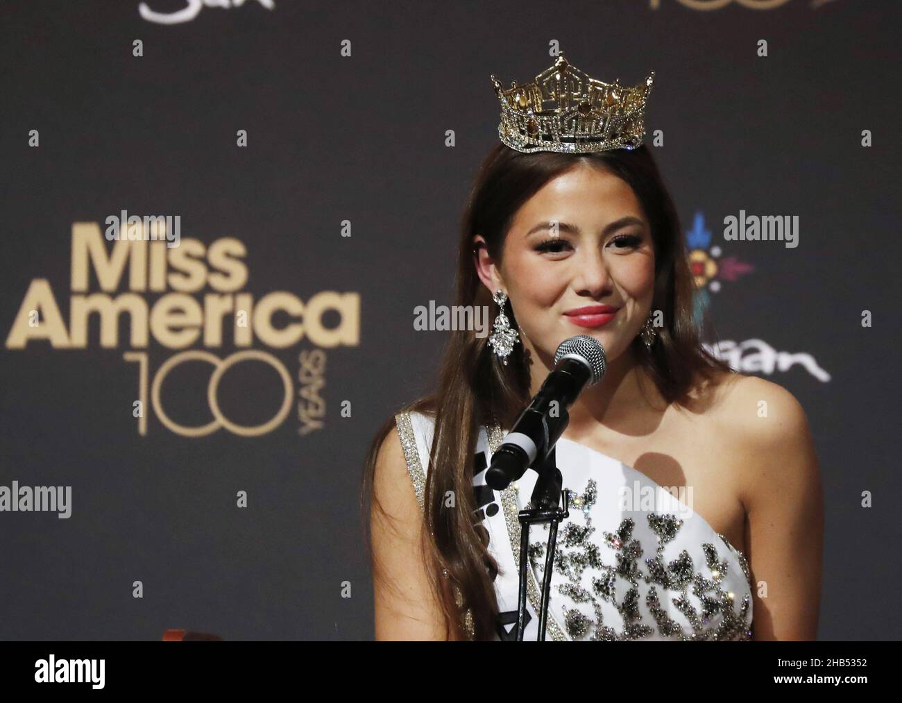 Uncasville, USA. 17th Dec, 2021. Miss Alaska Emma Broyles speaks at a ...