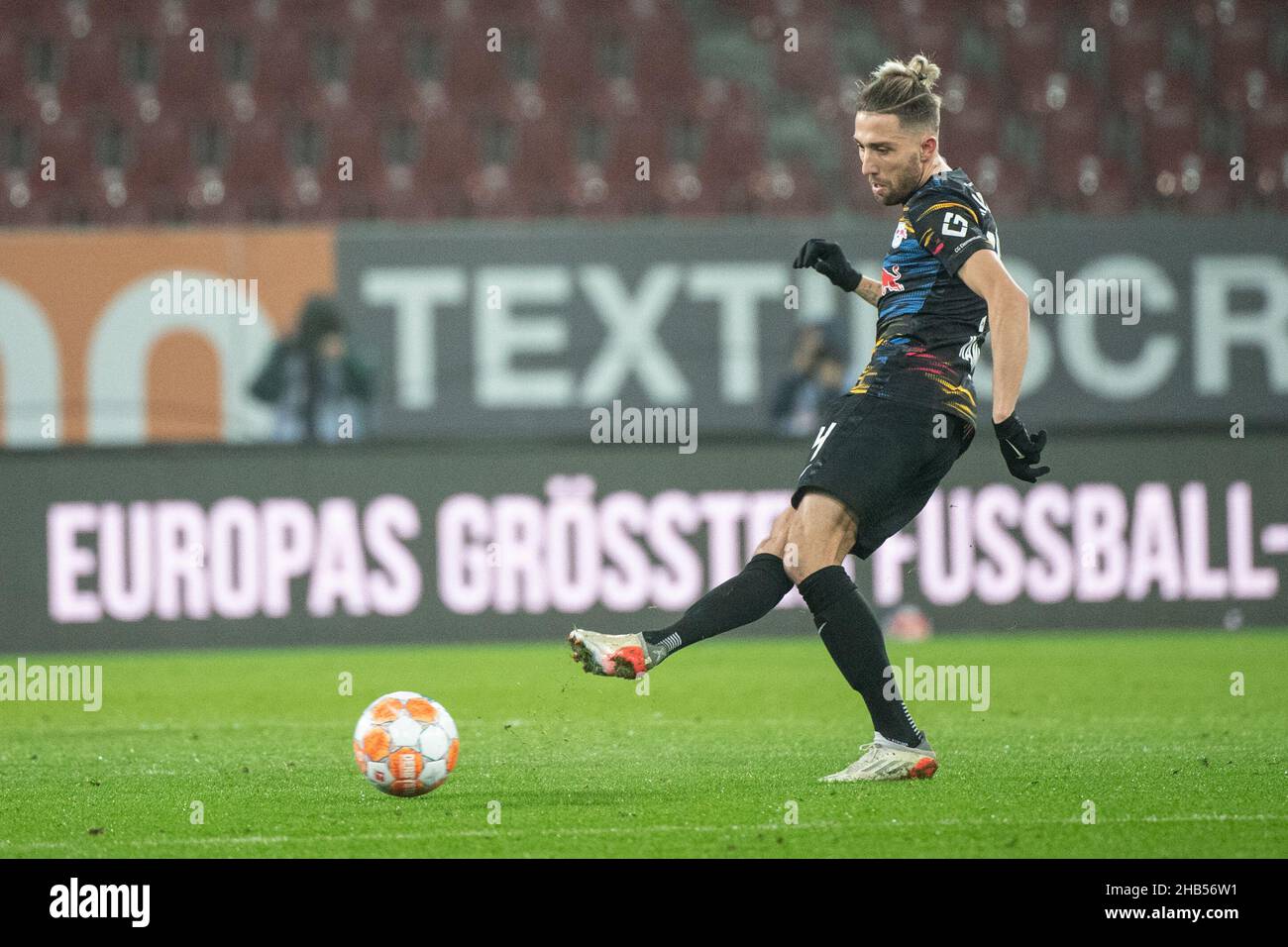 Augsburg, Germany. 15th Dec, 2021. Football: Bundesliga, FC Augsburg ...