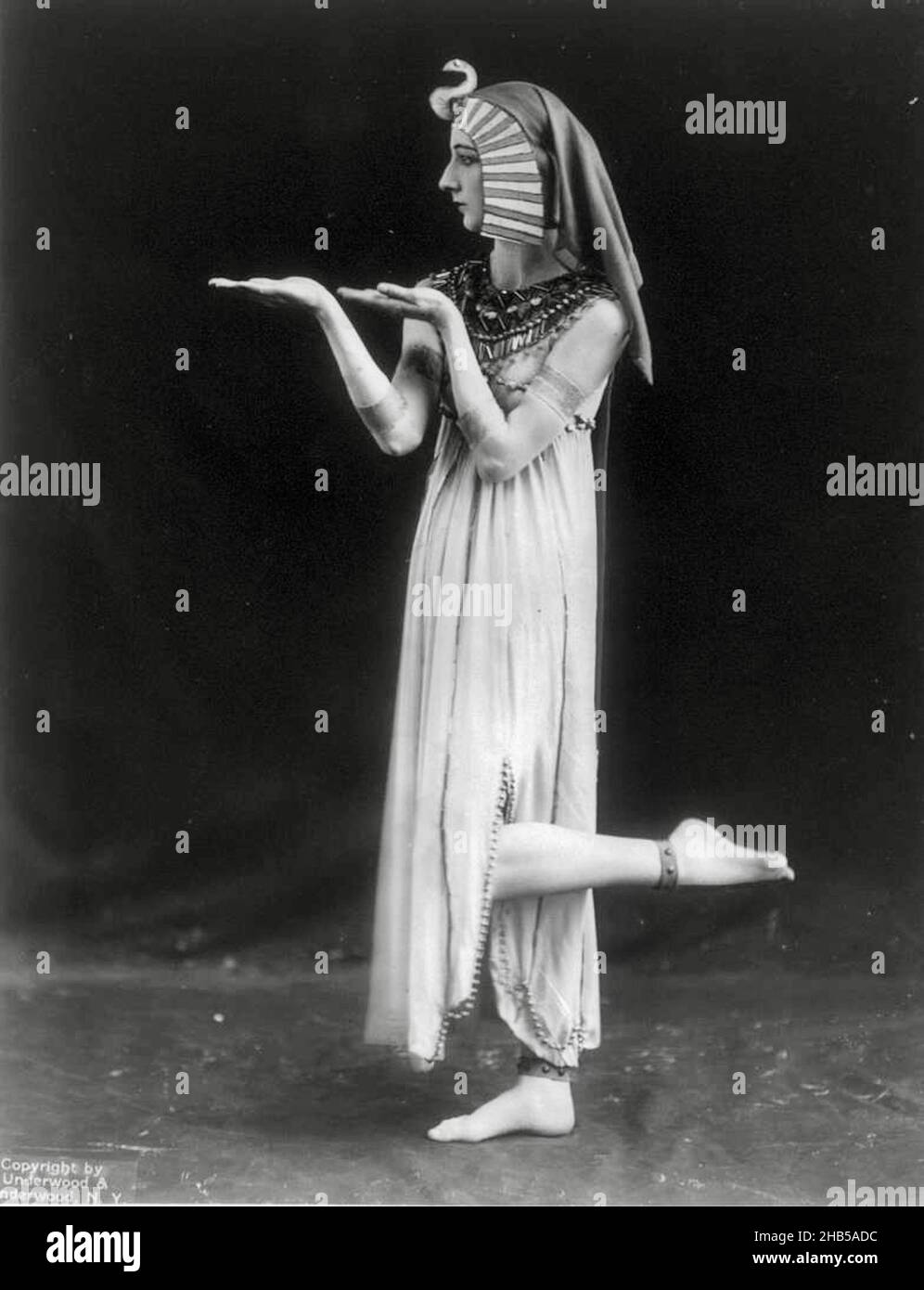 Desiree Lubovska the American ballet dancer as Cleopatra Stock Photo ...