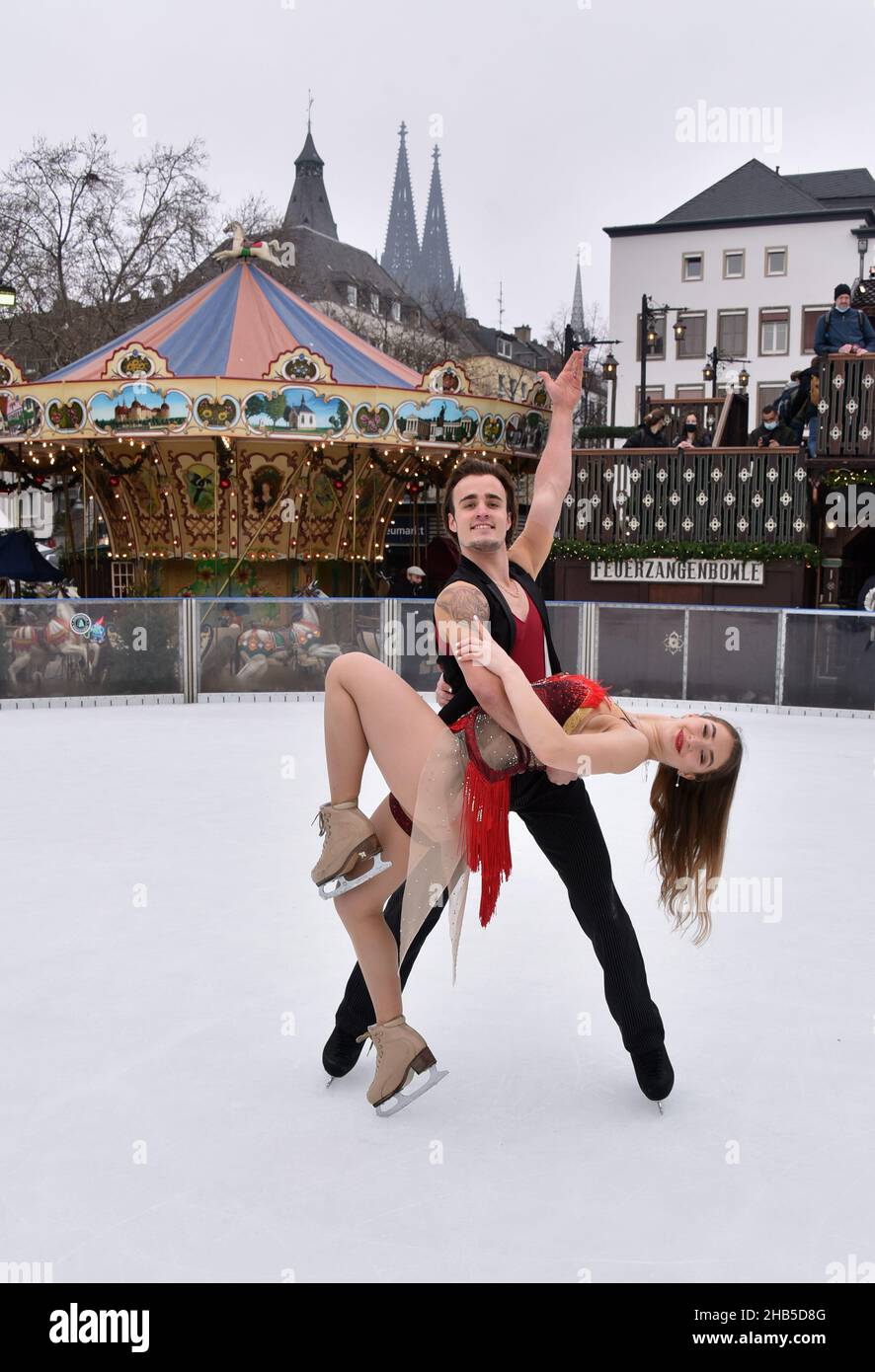 Cologne, Germany. 16th Dec, 2021. The ice dancing couple Katharina ...