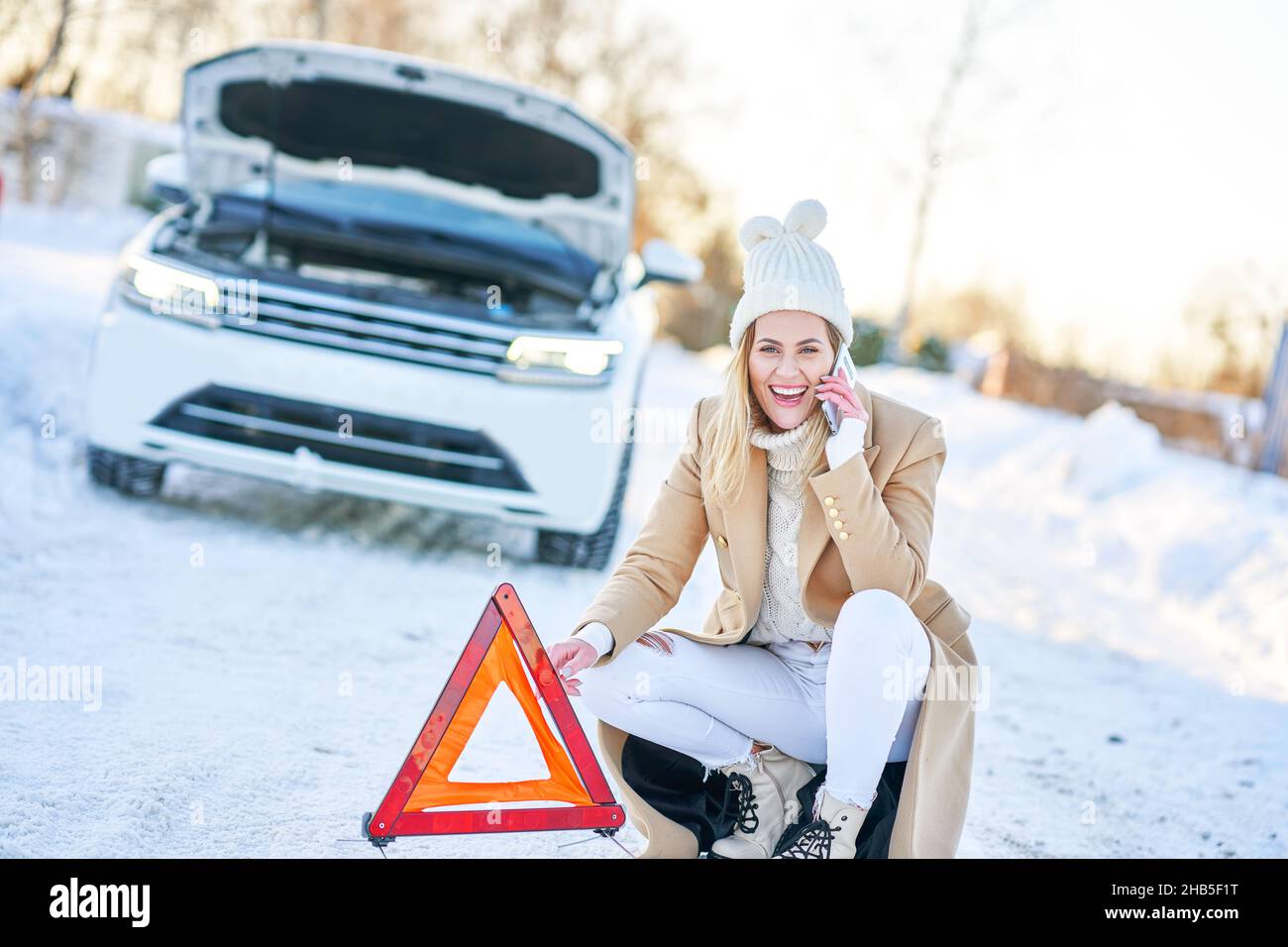Woman car adult problem road hi-res stock photography and images - Alamy