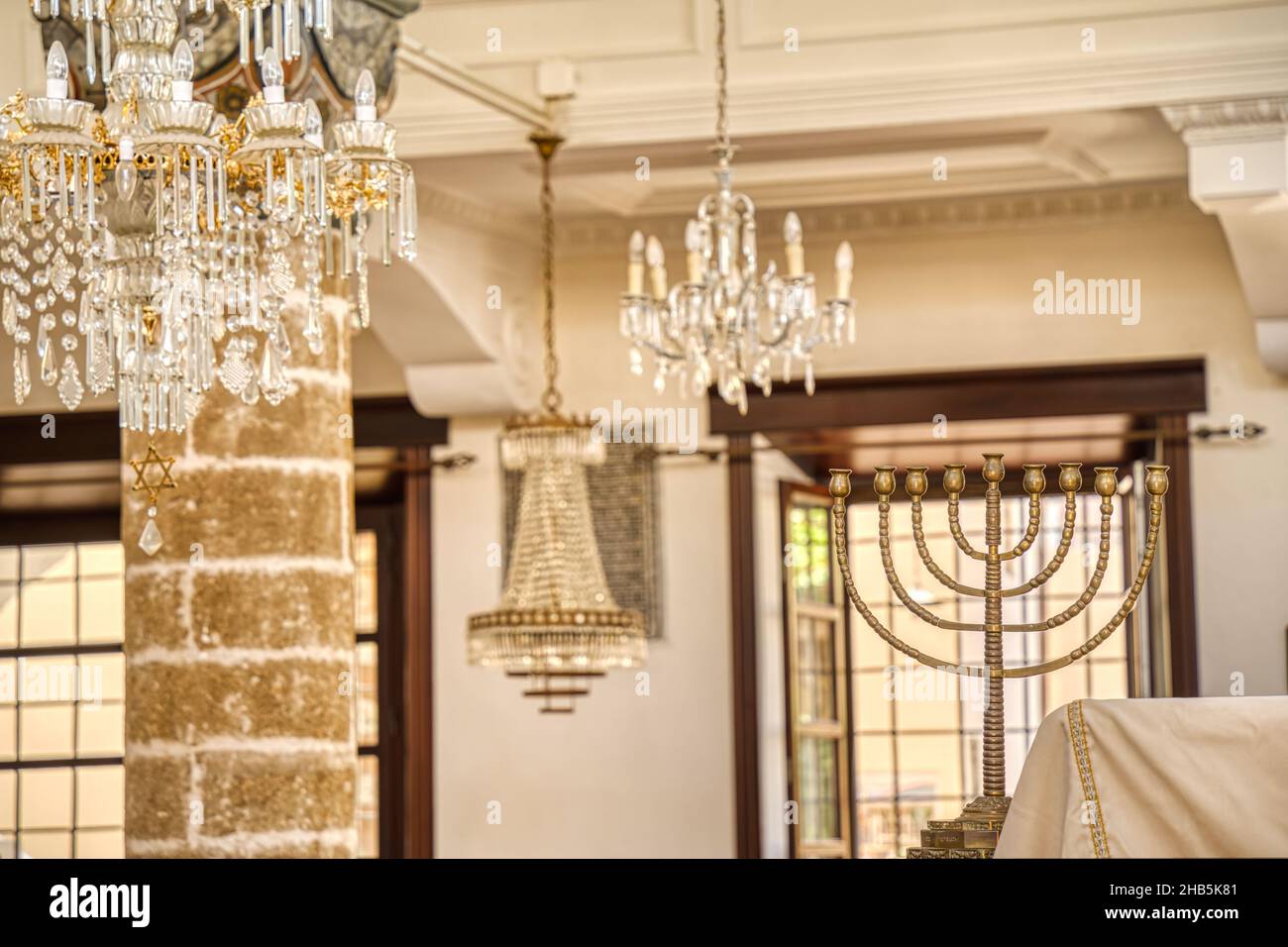 Synagogue interior congregation hi-res stock photography and images - Alamy
