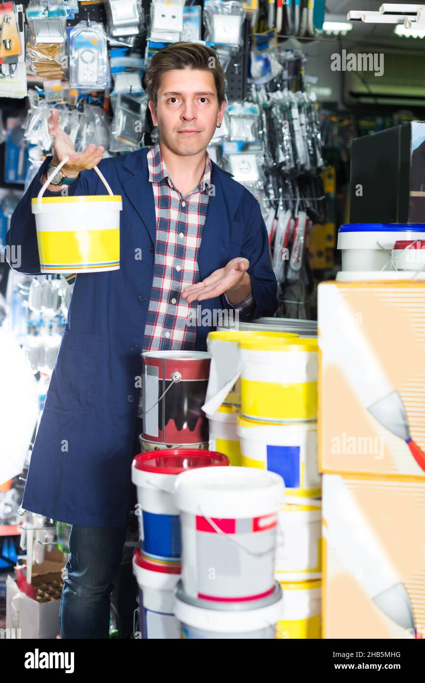 Hardware store selling paint hi-res stock photography and images - Alamy