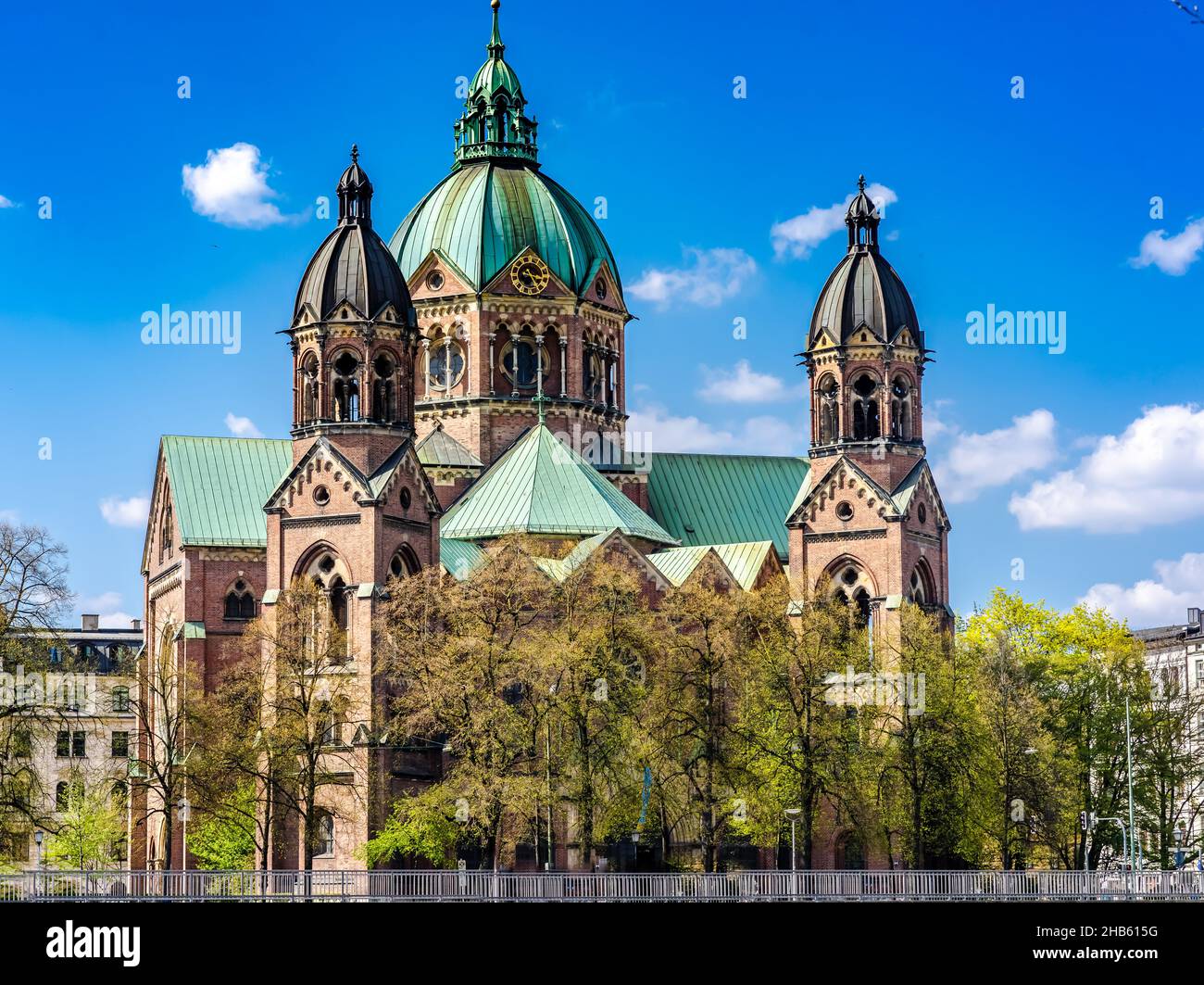 Old saint lukes church hi-res stock photography and images - Alamy