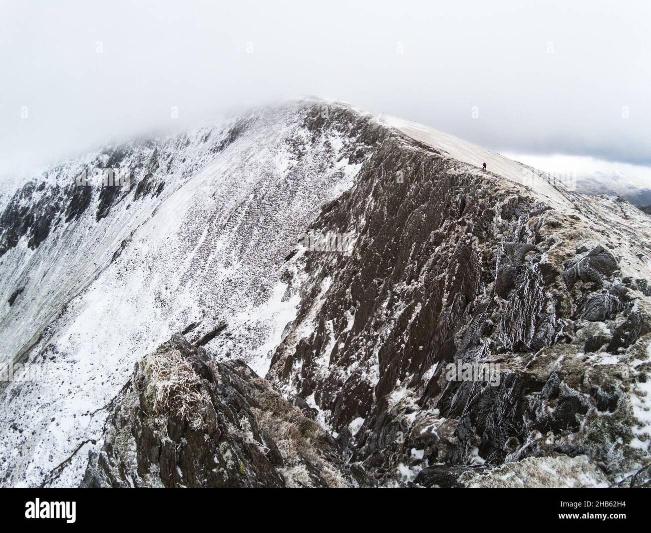 pathway to the top of the mountain in snowdonia Stock Photo - Alamy