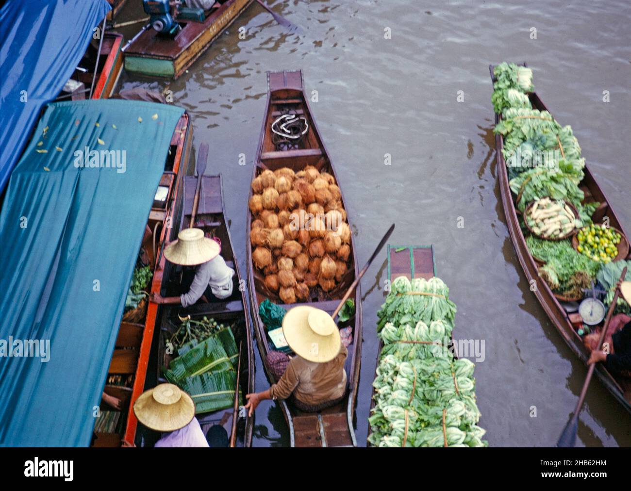 Floating market boats and sellers afloat on waterways near Bangkok ...
