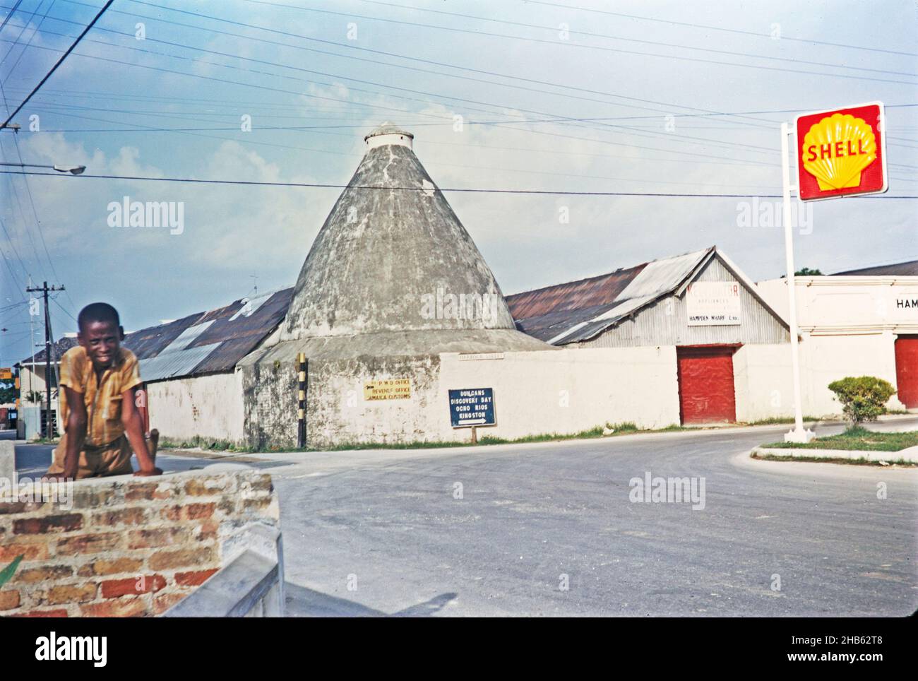 1970s shell gas station hi-res stock photography and images - Alamy