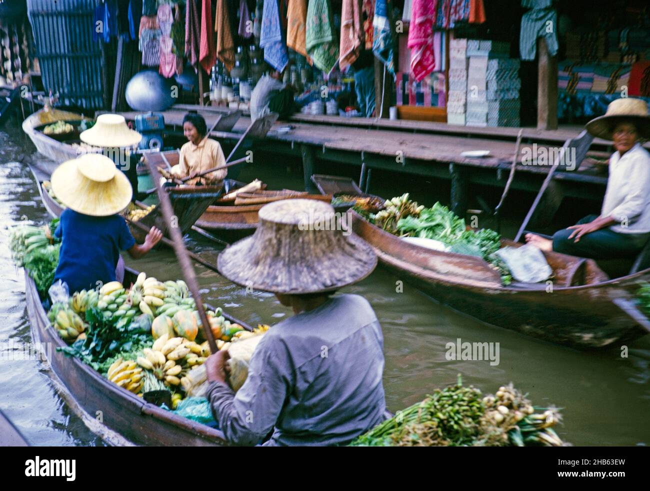 Floating market boats and sellers afloat on waterways near Bangkok ...