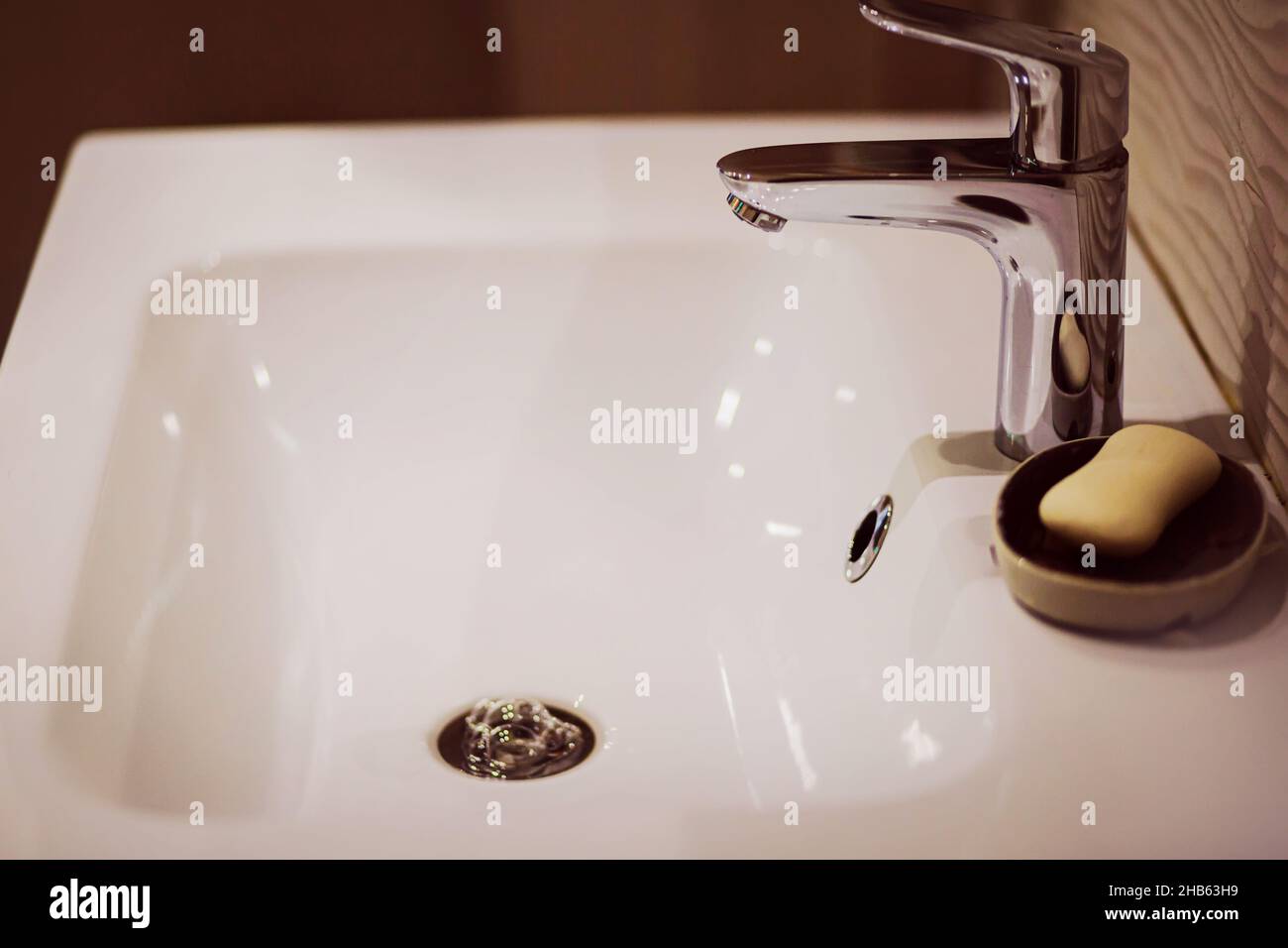 Ceramic sink hi-res stock photography and images - Alamy