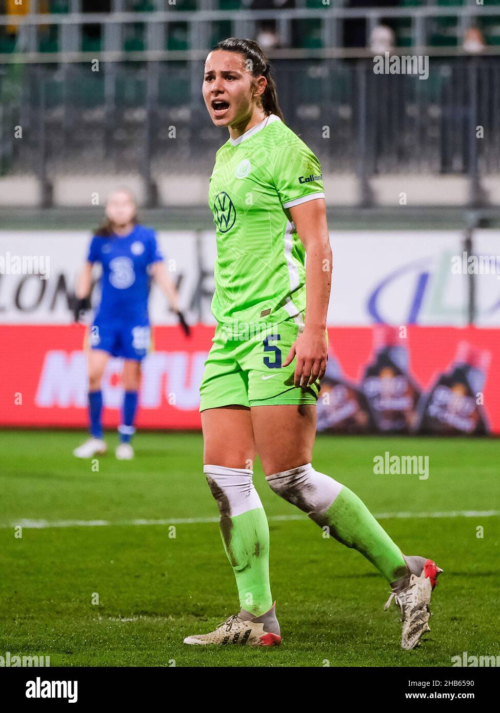 Chelsea fc yells hi-res stock photography and images - Alamy