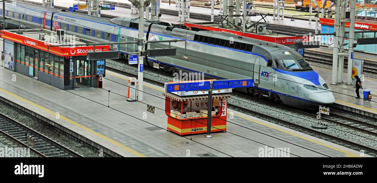 KTX train in Seoul railway station, South Korea Stock Photo - Alamy
