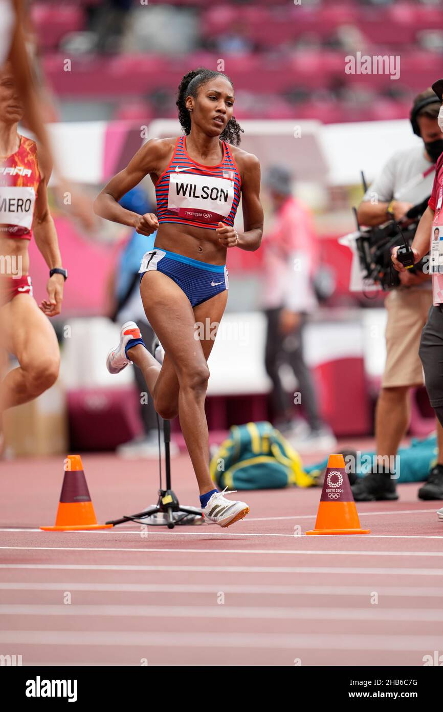 Ajee Wilson competing in the 800 meters of the 2020 Tokyo Olympics ...