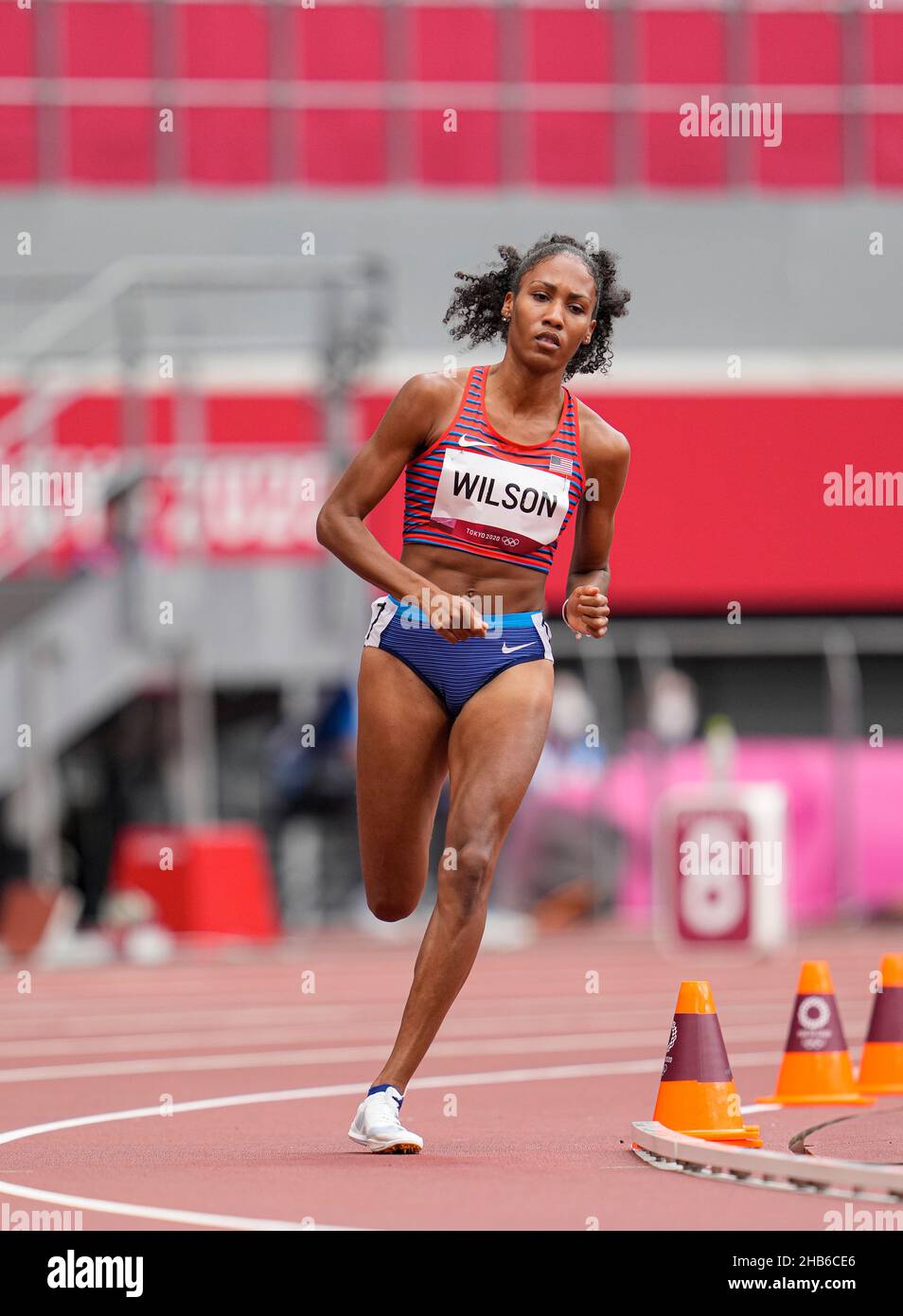 Ajee Wilson competing in the 800 meters of the 2020 Tokyo Olympics ...