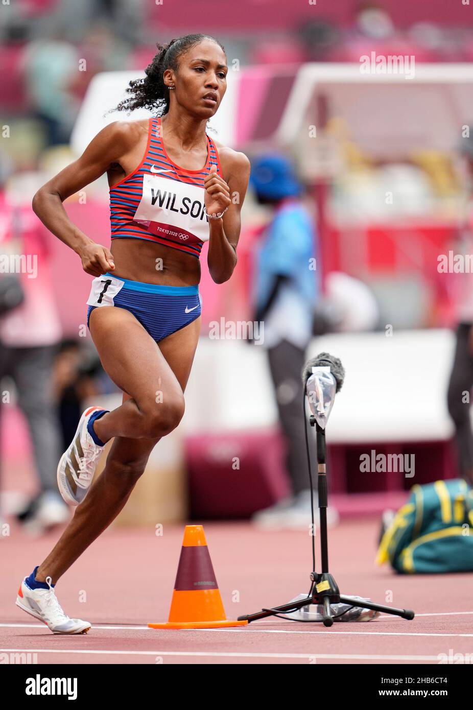 Ajee Wilson competing in the 800 meters of the 2020 Tokyo Olympics ...