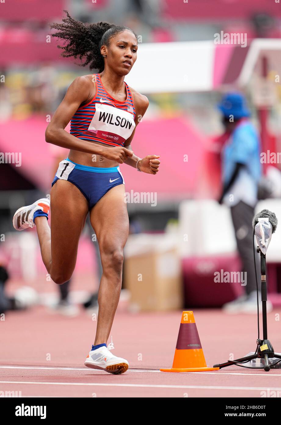 Ajee Wilson competing in the 800 meters of the 2020 Tokyo Olympics ...