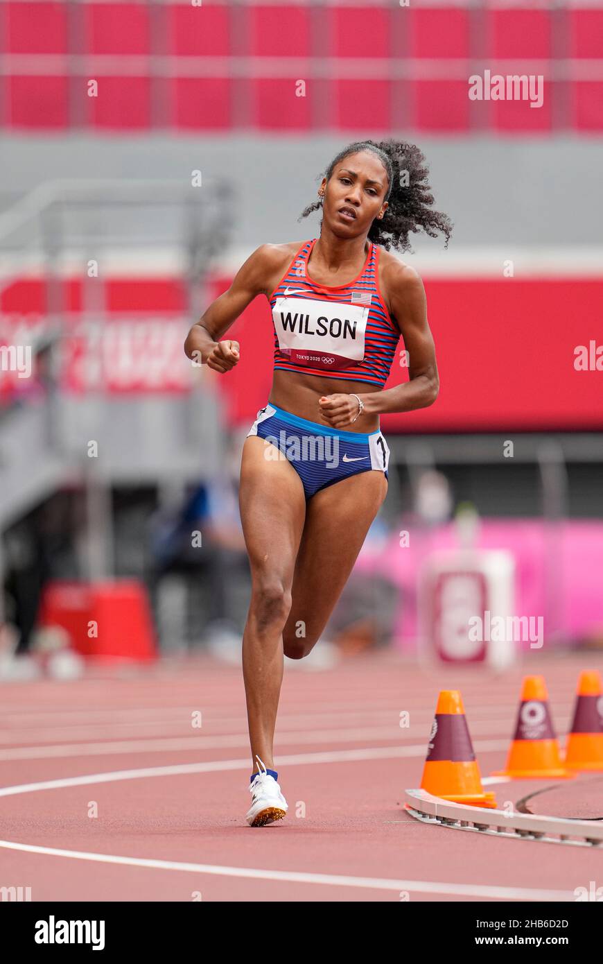 Ajee Wilson competing in the 800 meters of the 2020 Tokyo Olympics ...